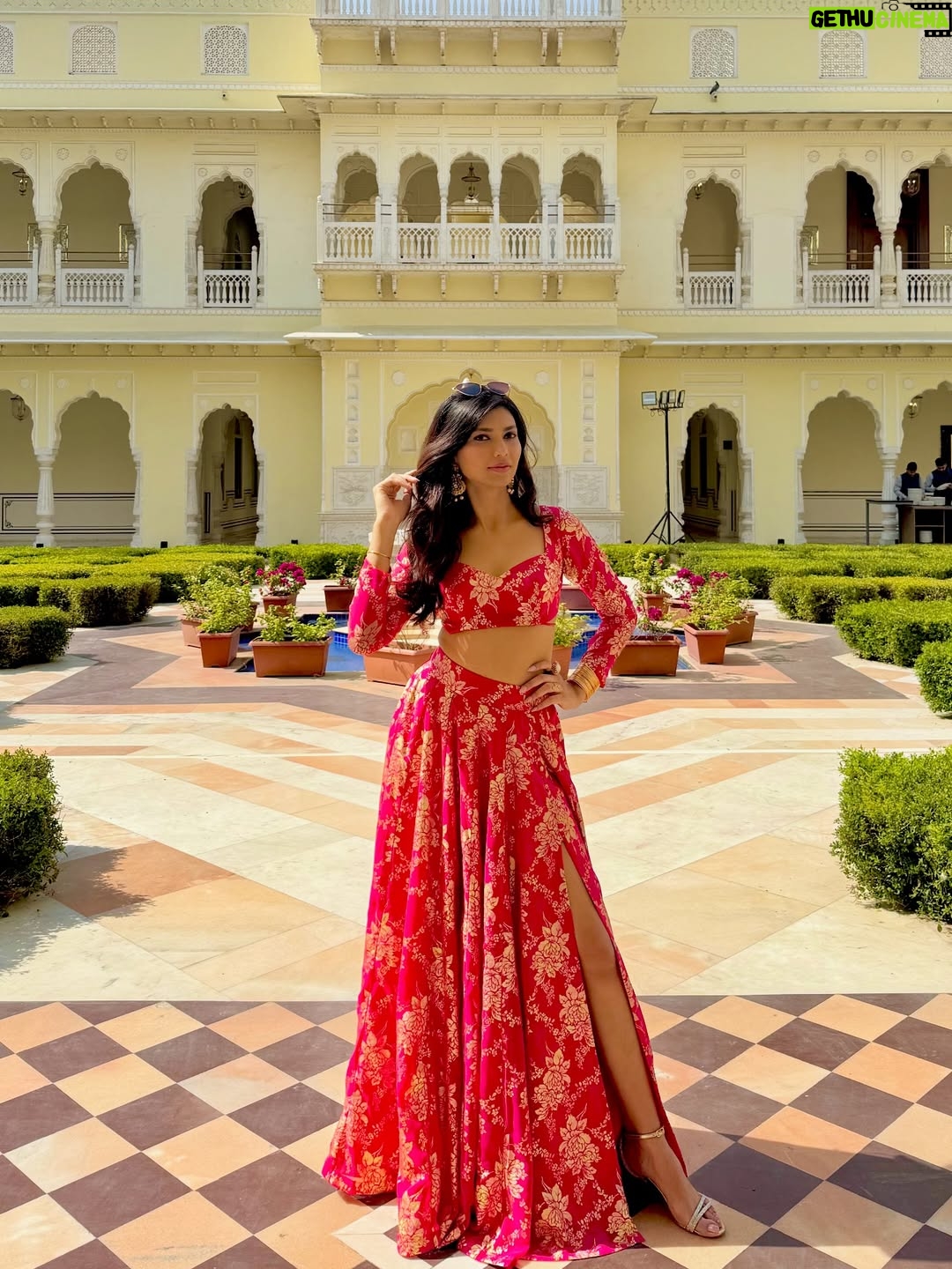 Actress Shreya Jaiswal HD Photos and Wallpapers January 2026 | Gethu Cinema